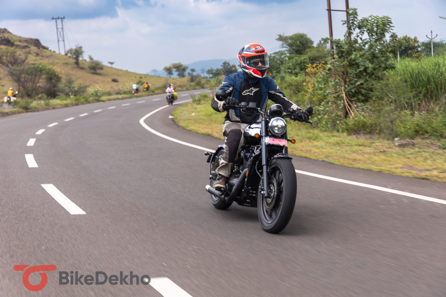 Jawa 42 Bobber Black Mirror Review: 4 Likes And 3 Dislikes | BikeDekho