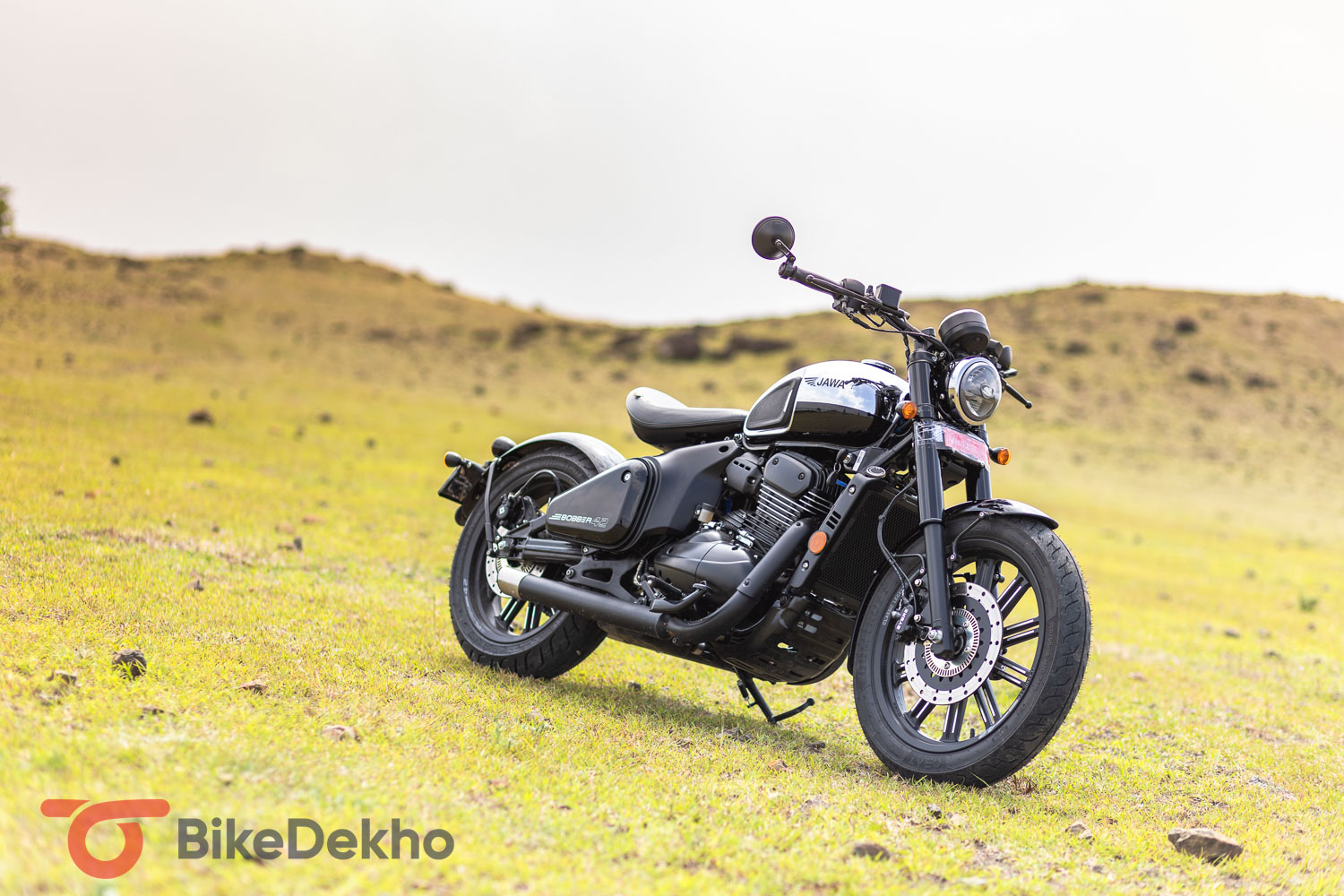 Jawa 42 Bobber Black Mirror Review: 4 Likes And 3 Dislikes | BikeDekho