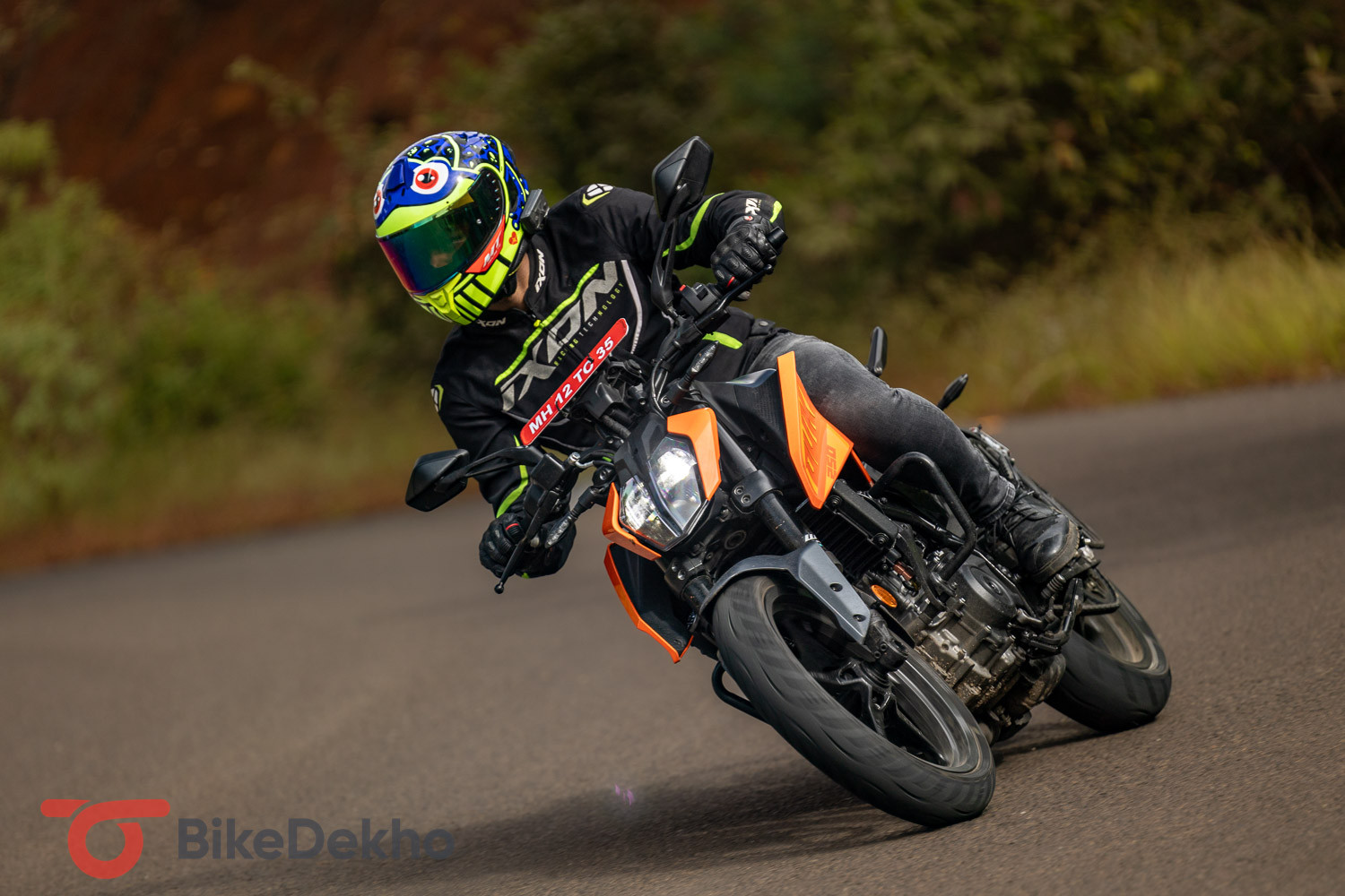 2024 KTM 250 Duke Review: Not So Mild-mannered Anymore | BikeDekho