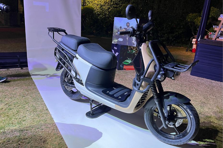India-Made Gogoro CrossOver GX250 Electric Scooter Unveiled, Battery ...
