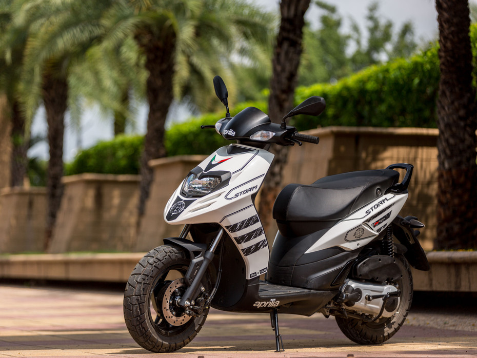 Aprilia SR Storm Price, Mileage, Weight, Images
