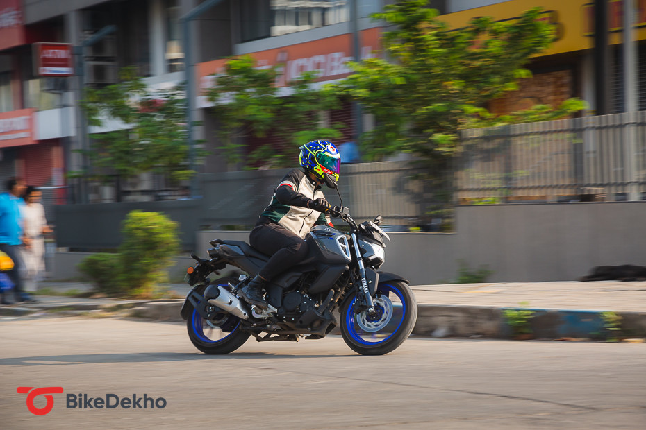 Yamaha fzs fi v4 Price - Images, Colours, Specs & Reviews