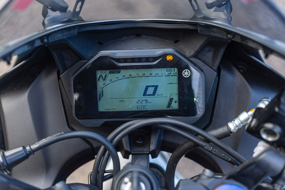 Yamaha R15 V4 Price - Images, Colours, Specs & Reviews