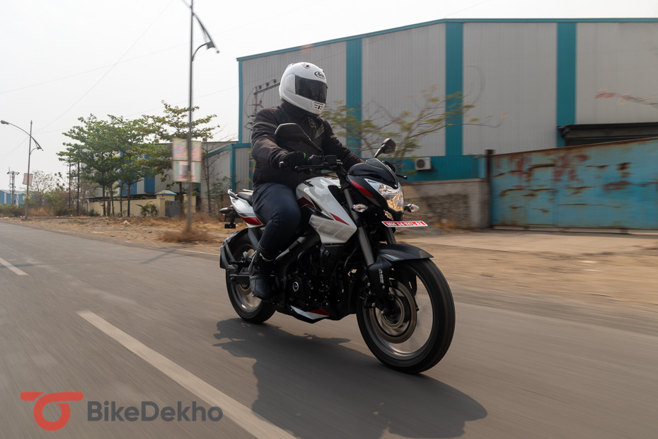 Bajaj Pulsar NS200: 4 Reasons To Buy & 4 Reasons Not To Buy | BikeDekho