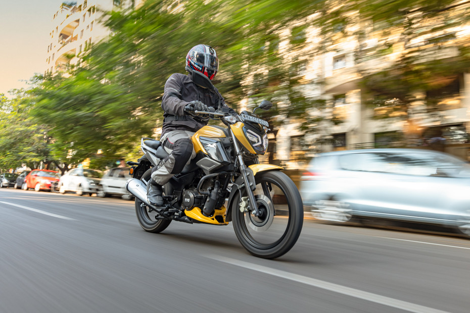 TVS Raider Price - Images, Colours, Specs & Reviews