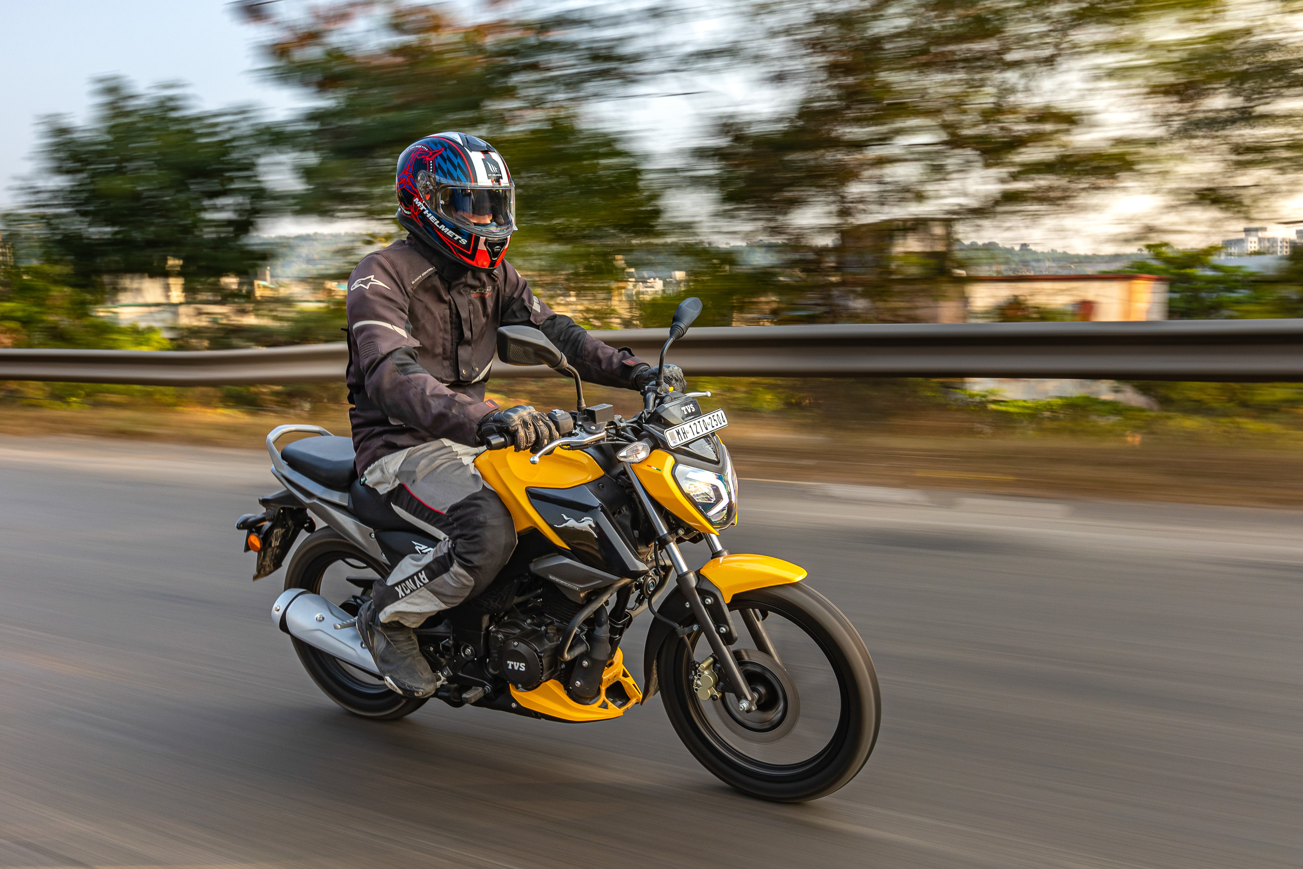 TVS Raider Price - Images, Colours, Specs & Reviews