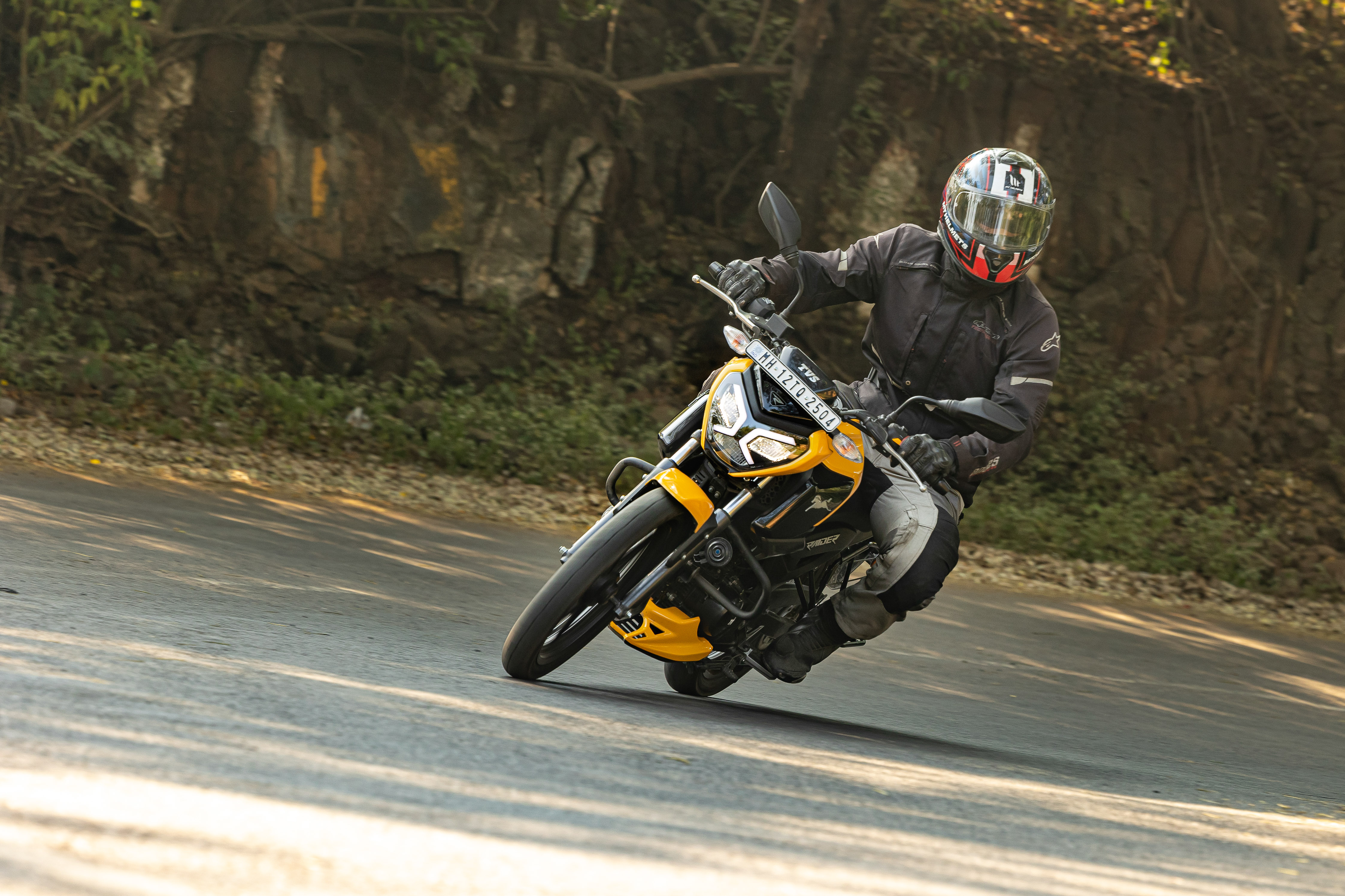 TVS Raider Price - Images, Colours, Specs & Reviews