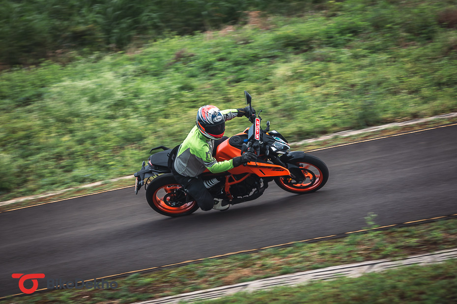 KTM Duke 390 Price - Images, Colours, Specs & Reviews