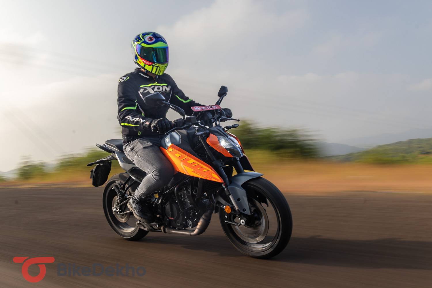KTM 250 Duke Price - Images, Colours, Specs & Reviews