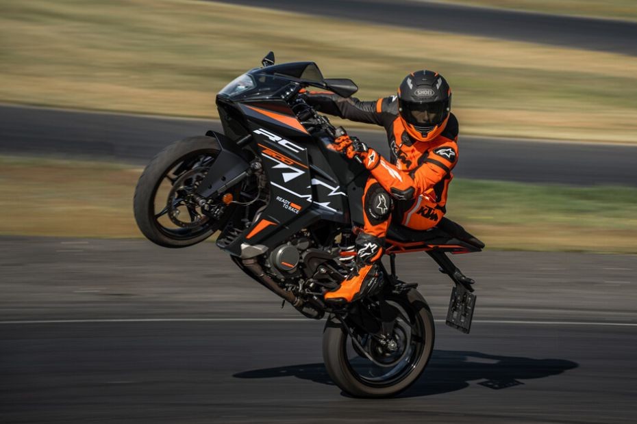 KTM RC 200 | Read Reviews & Comparison