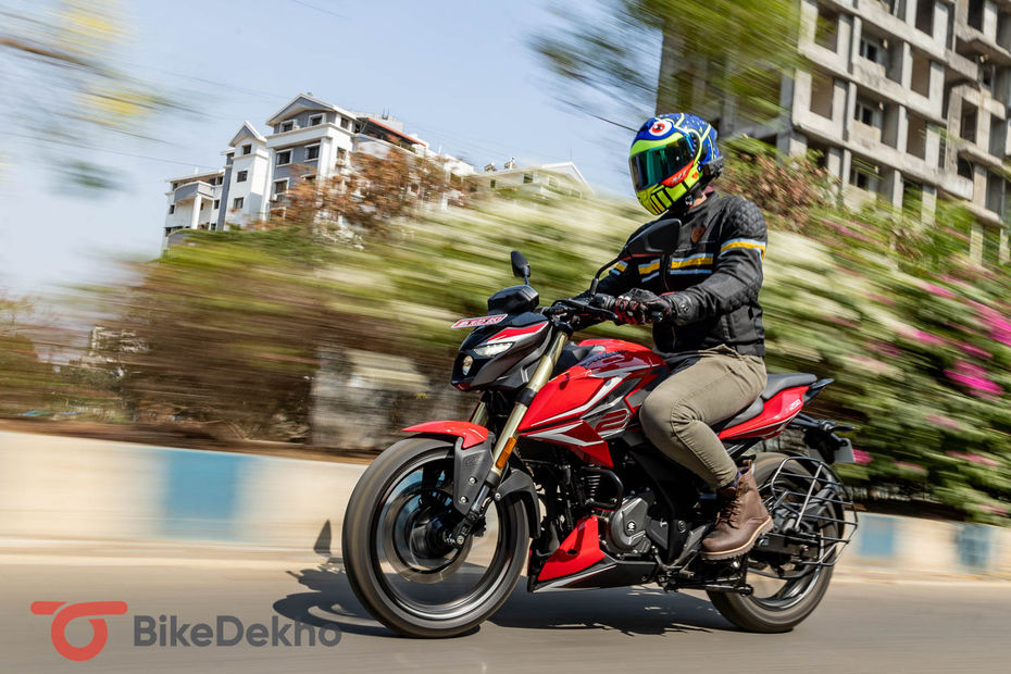 Bajaj Pulsar N250 On road Price, Mileage, Weight, Specifications