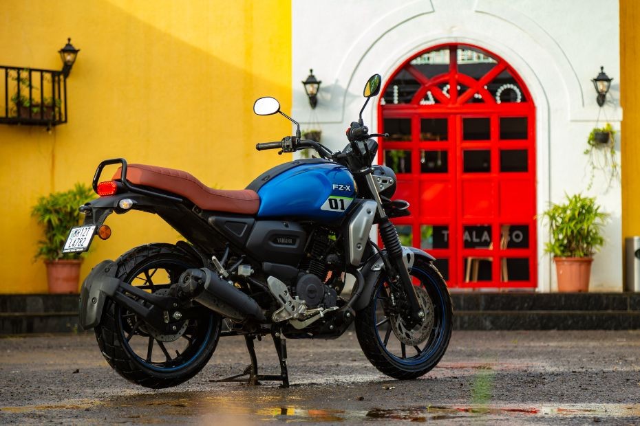 Yamaha FZ X Price, Mileage, Weight, Images