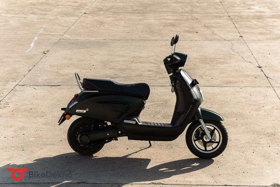 iVOOMi JeetX ZE Electric Scooter Road Test Review | BikeDekho