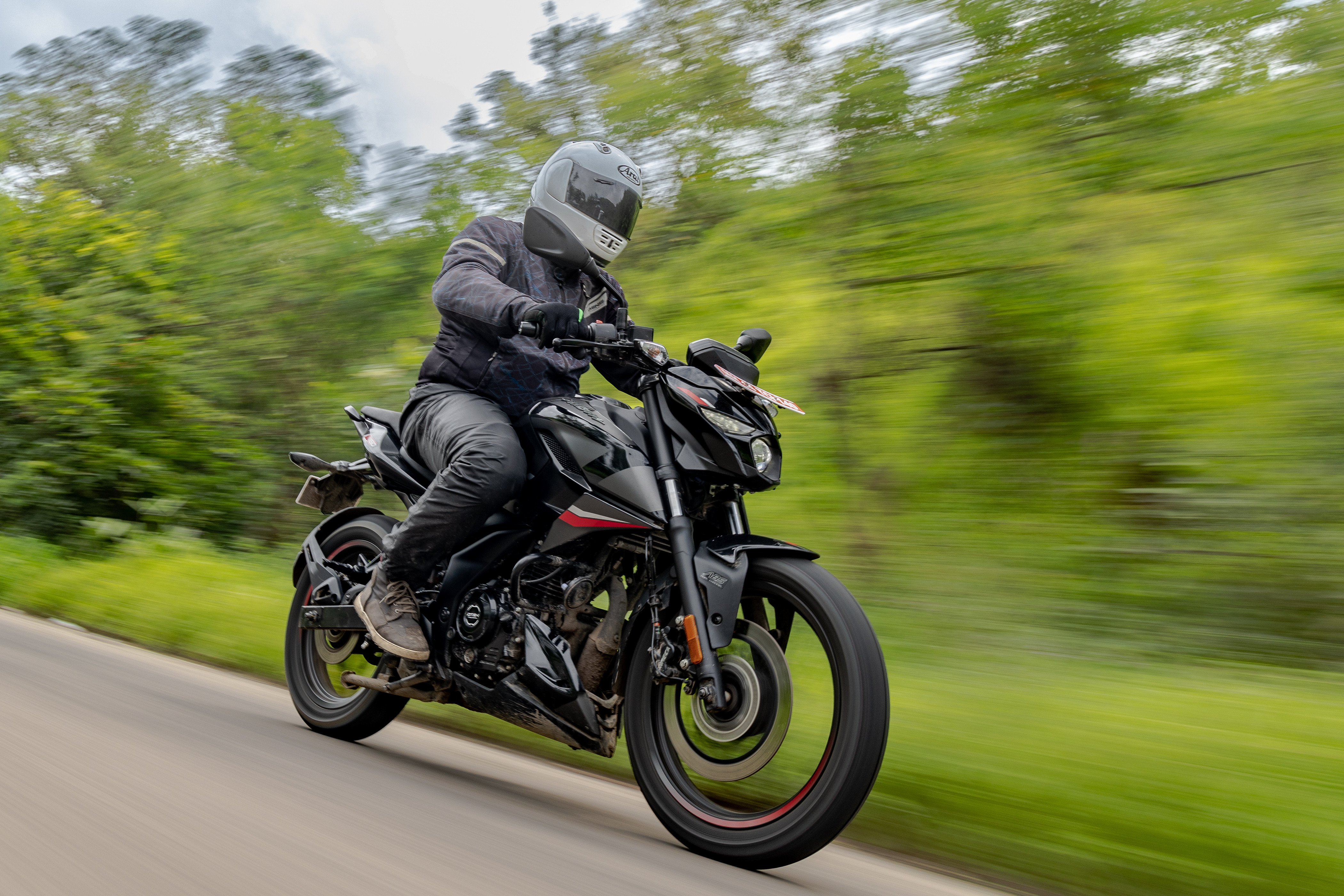 Bajaj Pulsar N160 Price- Images, Colours, Specs & Reviews