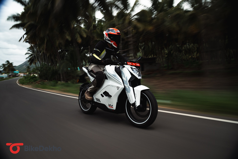 Ultraviolette F77 Mach 2 Recon Review: Performance, Features, Range And ...