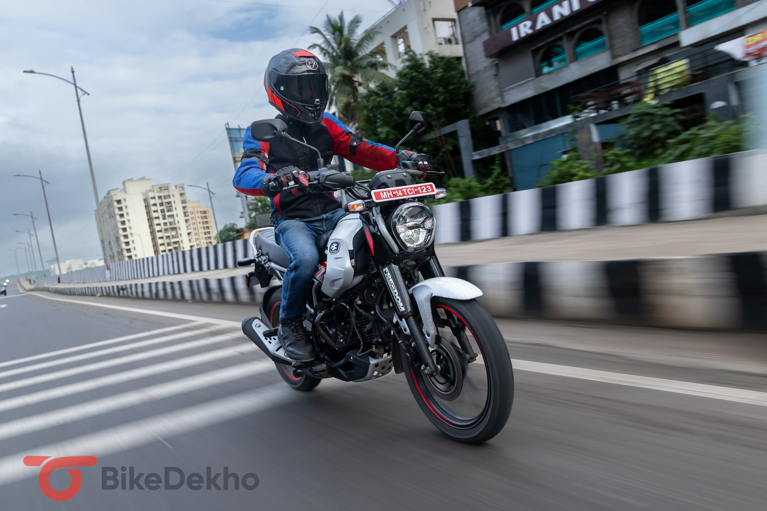 Bajaj Freedom 125 CNG Bike Review | BikeDekho