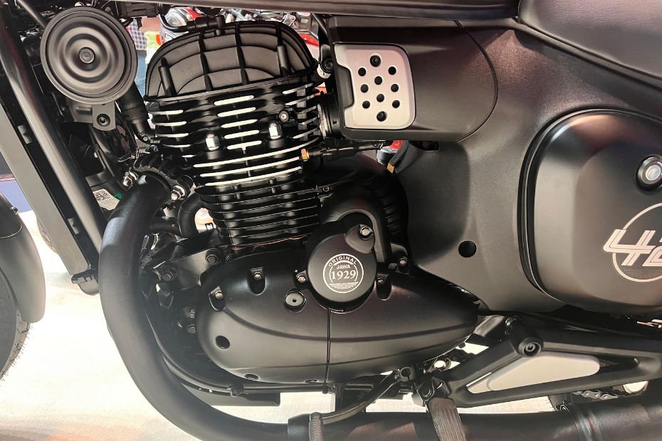 Jawa 42 FJ vs Royal Enfield Classic 350 Image Comparison, Check Design ...