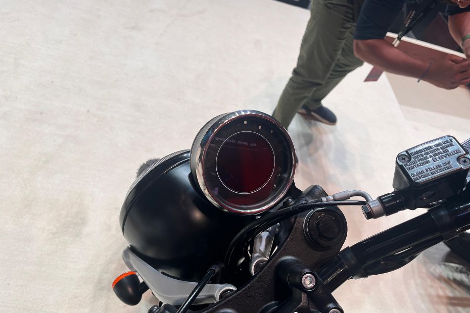 Jawa 42 FJ vs Royal Enfield Classic 350 Image Comparison, Check Design ...