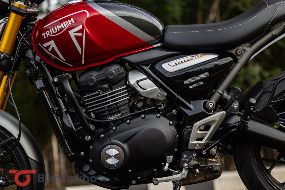 Triumph Speed 400 Price - Images, Colours, Specs & Reviews