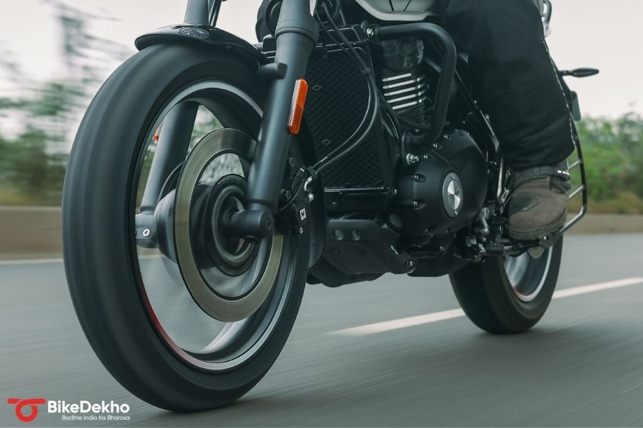 Triumph Speed T4 First Ride Review - A Speed 400 for the city | BikeDekho