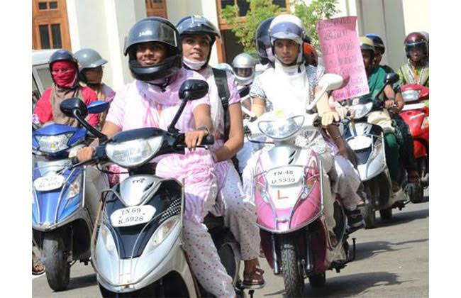 Helmets Mandatory for Pillion Riders in Maharashtra | BikeDekho
