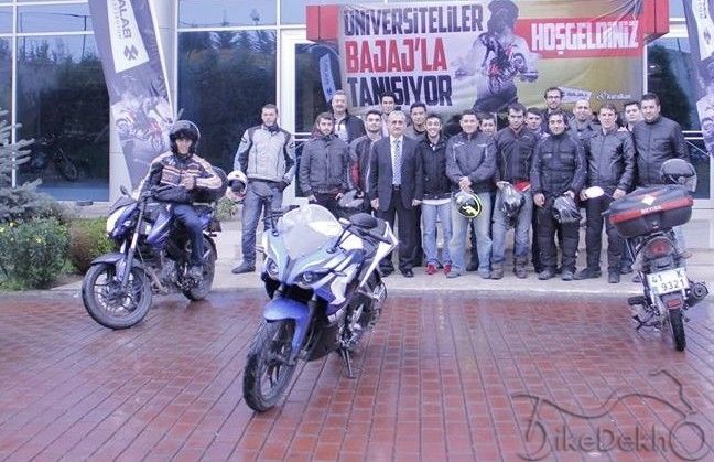 Bajaj officially unveils Pulsar 200 SS in Turkey | BikeDekho