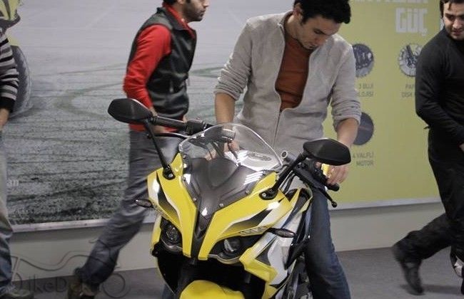 Bajaj officially unveils Pulsar 200 SS in Turkey | BikeDekho
