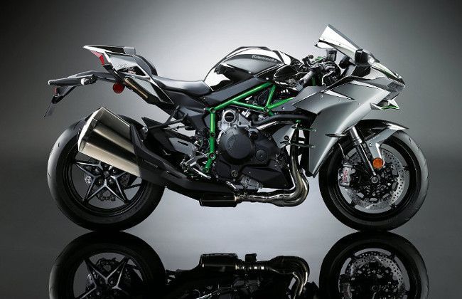 Street Legal Kawasaki Ninja H2 unveiled at the EICMA | BikeDekho