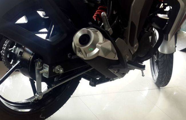 Yamaha Fazer FI Version 2.0 reaches dealerships, pics inside | BikeDekho