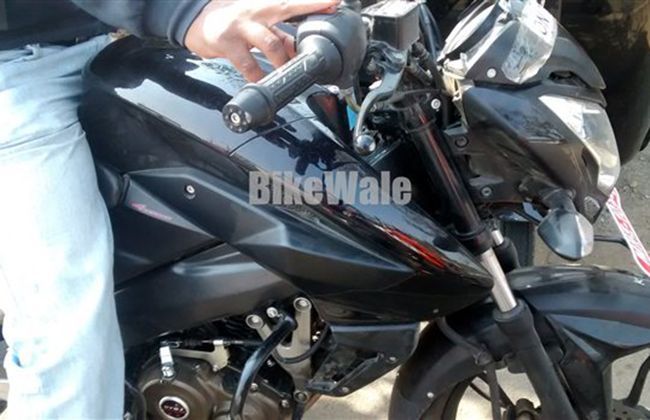 Bajaj Pulsar NS150 Spotted in India | BikeDekho